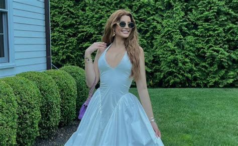 יופי מסנוור הדוגמנית הישראלית בחופשה מנקרת עיניים Fashion Forward אופנה