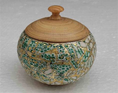 Vietnamese Eggshell Lacquerware The Art And Tradition Mondoro