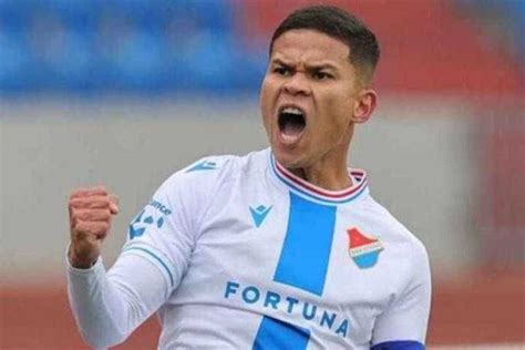 بانيك التشيكي يضع شرطًا جديدًا لانتقال إيفرتون للأهلي خاص