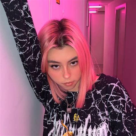 Пин от пользователя Draik на доске Быстрое сохранение Девушка в стиле грандж Женские тела