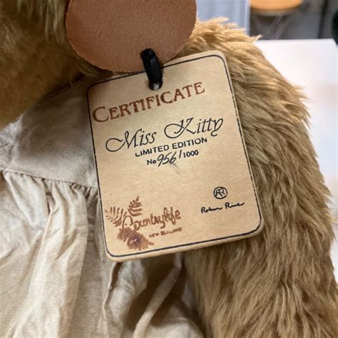 Robin Rive Miss Kitty Bear