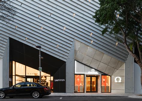 Arandalasch Adds Pleated Concrete Facade To Tom Ford Store