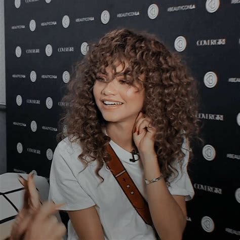 Zendaya Zendaya Hair Curly Bangs Curly Hair With Bangs