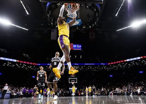 Lebron James Dunks 2022