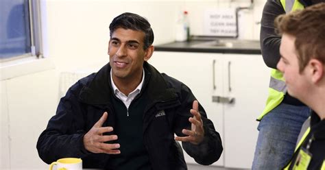 Tories Pledge 100000 New Apprenticeships With Crackdown On Mickey Mouse Degrees Politics