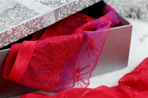 Lencería Roja Y Anillos De Compromiso Lo Más Vendido En Fin De Año