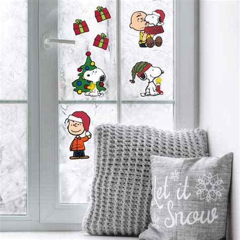 8 Piece Peanuts Snoopy And Charlie Brown Christmas Window Clings