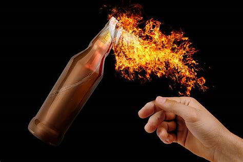 Molotowcocktail Bilder Und Stockfotos Istock