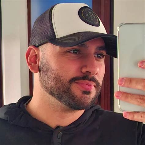 Lira Davi Threads Say More