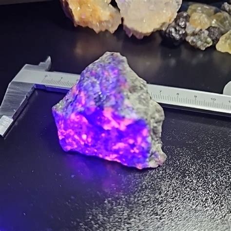 Jual Yooperlite Rough Uv Reactive Hq Shopee Indonesia