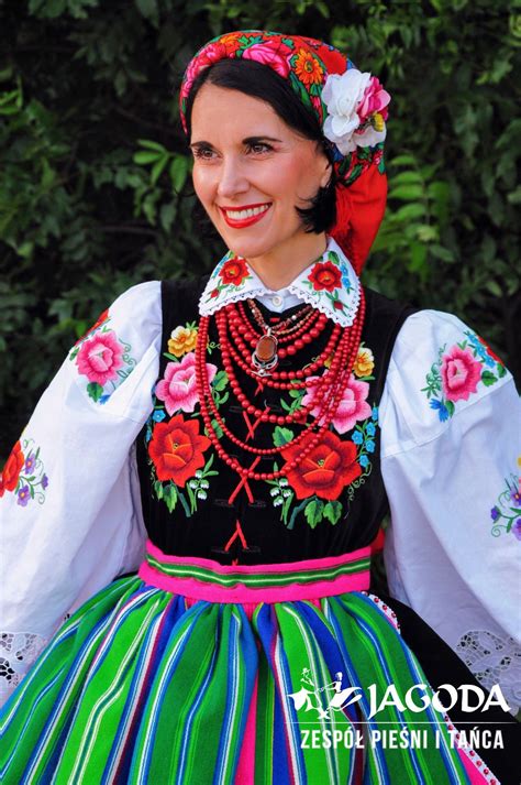 Strój łowicki Traditional Outfits Polish Clothing Polish Dress