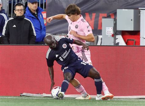 Revolution Sign Midfielder Emmanuel Boateng To One Year Deal