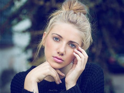 Fotos De Meninas Loiras Com Olhos Azuis Sobre Os Olhos