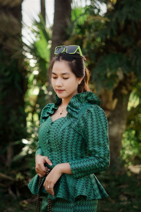 무료 이미지 여자 소매 격자 무늬 모직물 허리 잔디 하루 복장 고글 격자 무늬의 패션 디자인 강청색 공식적인 마모 보석류 색안경 패션 모델