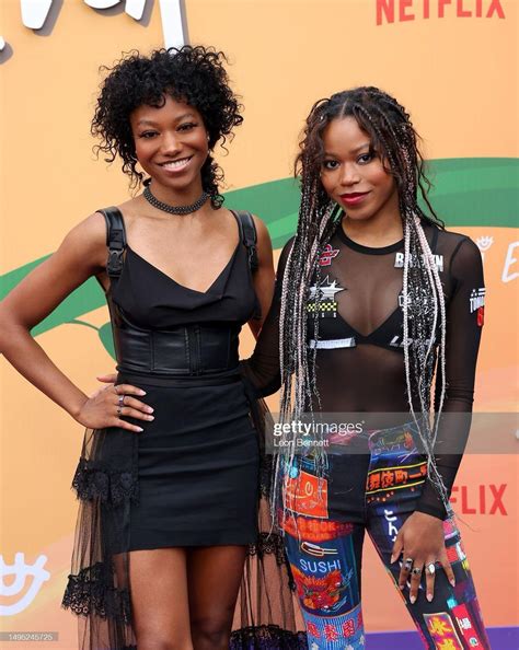 Pin By EliieØn👽dØntana On Photoshoot Riele Downs Outfits Raven