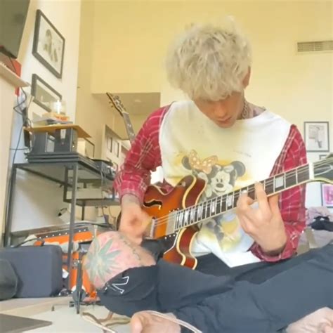 Pretty Toxic Revolver Türkçe Çeviri Machine Gun Kelly Genius Lyrics