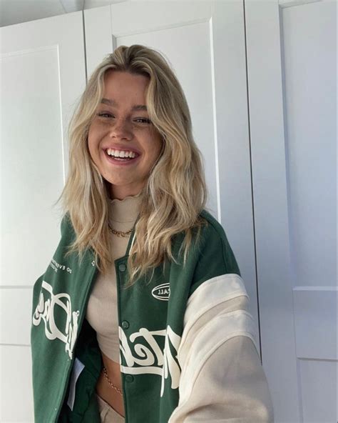 Sara Carstens Bio Net Worth Salary Age Relationship Height Ethnicity