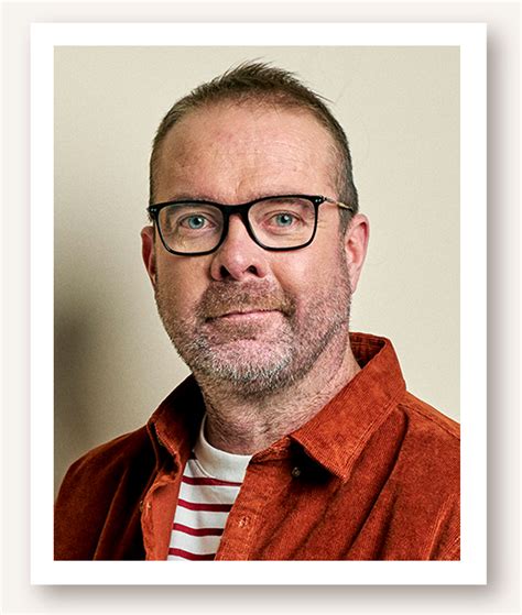 Ville Pernaa Haluaa Avun Erottuvan Muista Journalisti