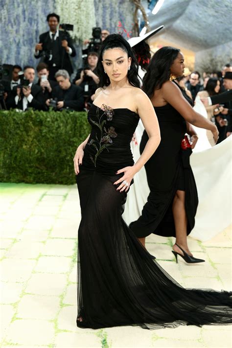 Charli Xcx Honors Yves Saint Laurents Tribute To Vincent Van Gogh With