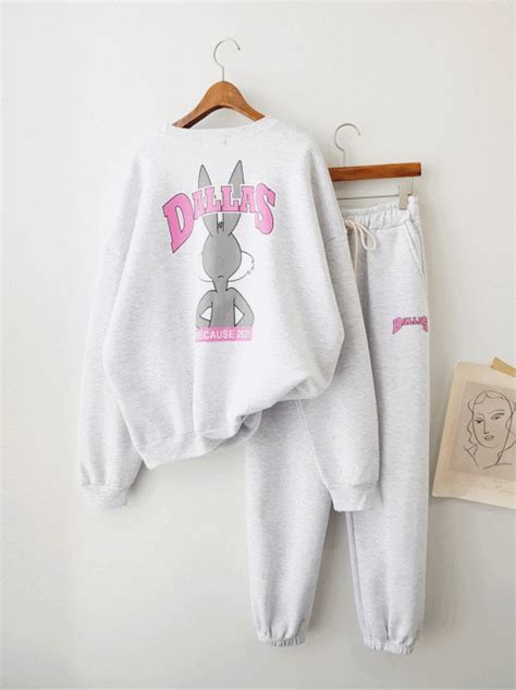 귀여워꾸안꾸set 귀여운 토끼 뒷모습 프린트 루즈핏 맨투맨 티셔츠밴딩 포켓 조거바지 상하 투피스 트레이닝복 추리닝 세트 데일리 스타일리쉬 셋업 에이블리