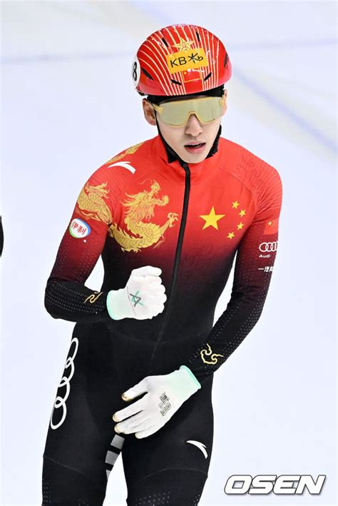 사진 린샤오쥔주먹 불끈 조 1위로 통과 네이트 스포츠