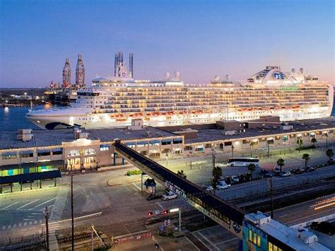 Massive Ruby Princess Cruise Liner Casts Off From Galveston In First