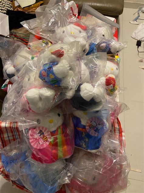 M記hello Kitty 有12個全售未拆袋 興趣及遊戲 玩具 And 遊戲類 Carousell