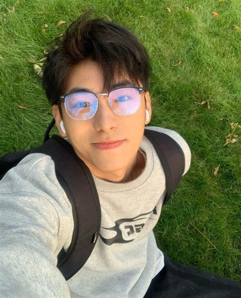 Pin By Nazwa On Character Reading Cute Guys With Glasses Asian