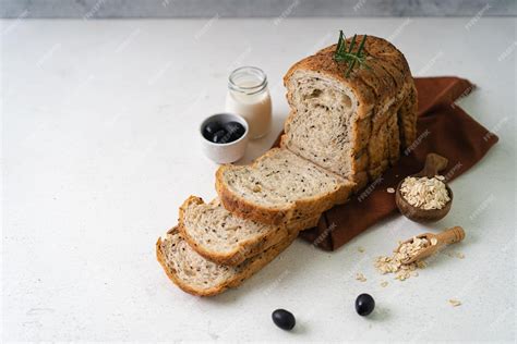 Premium Photo Fresh Sliced Homemade Wholegrain Wheat Bread Whit Olive