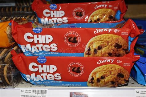 Kroger Chip Mates Chewy Chocolate Chip Cookies In Packages On A Shelf