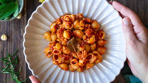 Delverde Lumache With Hazelnut Ragù Ricetta Delverde