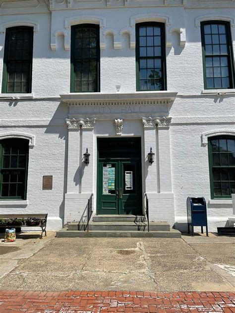Entryway Of Historic Middlesex County Courthouse In Perth Amboy New