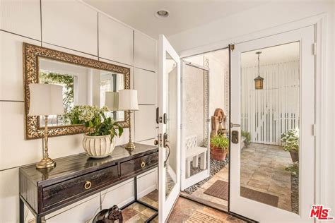 1647 N Beverly Glen Blvd Bel Air In Los Angeles California United
