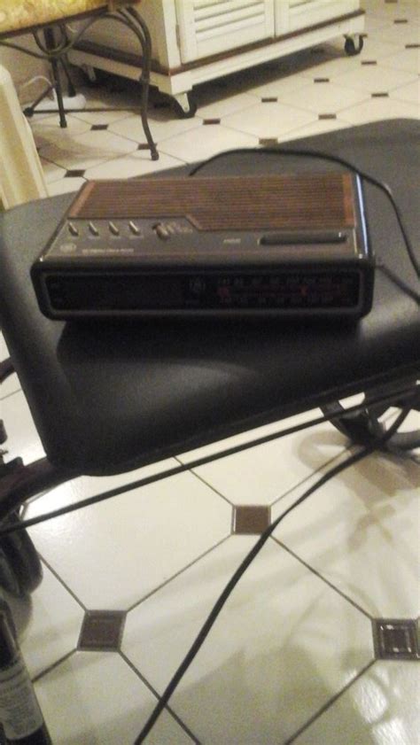 Vintage 1980s Woodgrain Ge General Electric Digital Alarm Clock Radio 7