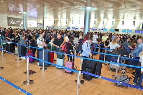 זעקת עובדי נתבג יחס מבזה מנוסעים ומחסור בצוותים ישראל היום