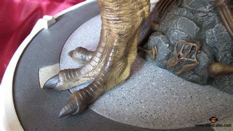 Chronicle Collectibles Jurassic Park Rotunda Rex 19 Scale Statue
