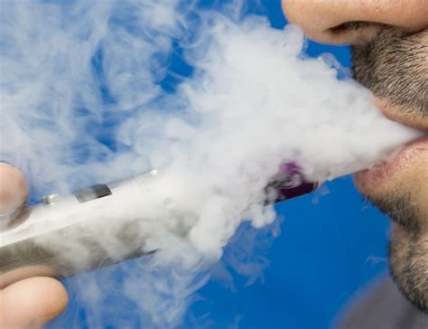 Explosion Von E Zigarette Mann In Köln Verliert Mehrere Zähne