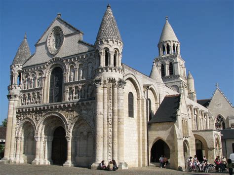 Historia Del Arte 2º Bachillerato Iglesia De Nuestra Señora De Poitiers