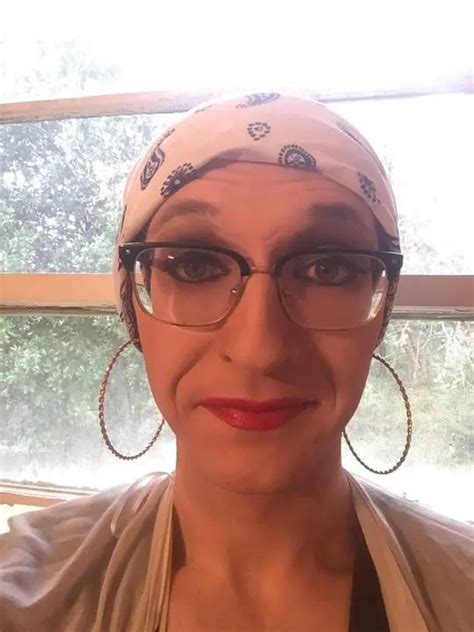 Bottom Eyeliner Is Hard Scrolller