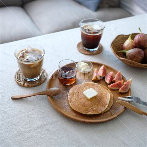 브런치 아침 Onthetable 모닝커피 팬케이크 사진이미지일러스트캘리그라피 Heileylee작가