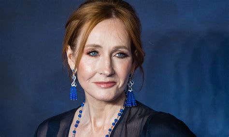 J K Rowling Publicly Shames Person Who Sent Her Death Threat Online