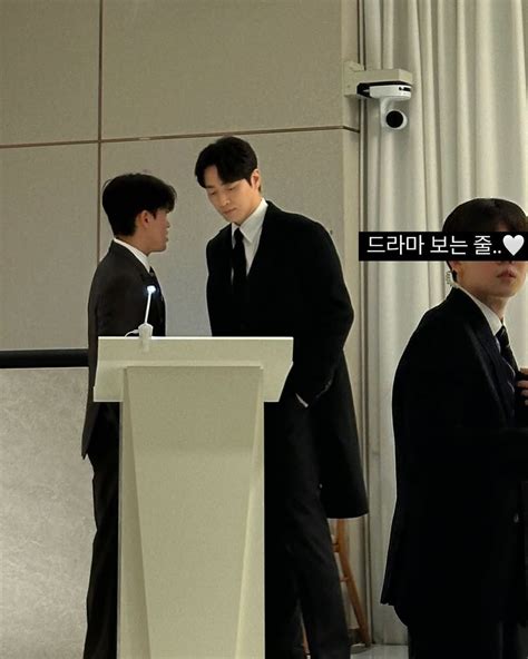 더쿠 오늘자 결혼식 축사하러 간 배우 이준혁 짤 추가