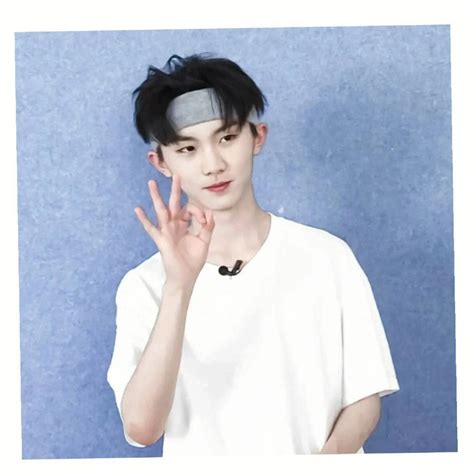 马嘉祺参加中戏汇演 画老年妆饰演白发遛鸟大爷 搜狐大视野 搜狐新闻