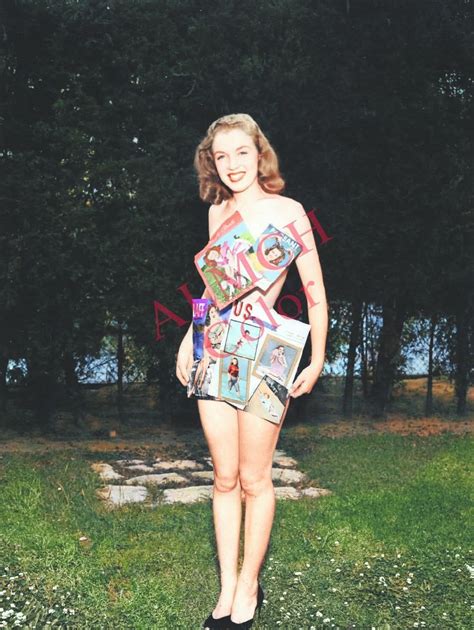 Norma Jeane Vistiendo Sus Portadas De Revista Para Ayudar A