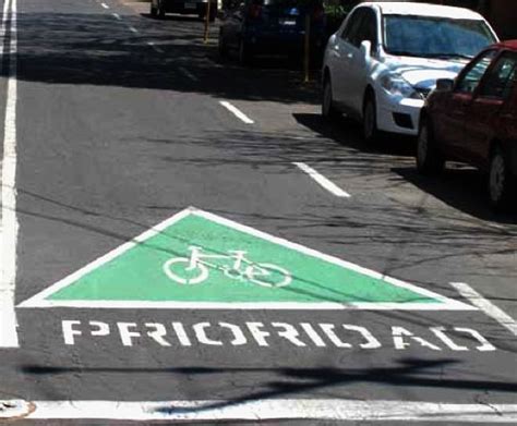 Elementos De SeÑalizaciÓn En CiclovÍas Totalmente Reflejante