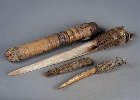 Dagger 2 Benen Dolken In Schedes Dani Asmat West Catawiki