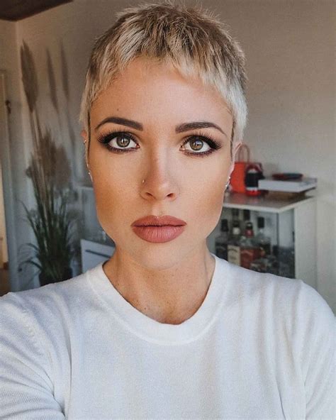 27 Most Flattering Pixie Cuts For Oval Face Shapes