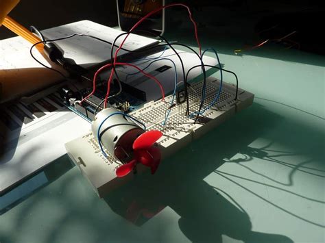 Prácticas y con arduino control de un motor y un servomotor Tecnosalva