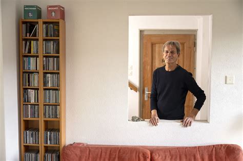 Portrait De Pierre Jaquier Les Mots Et Les émotions Son Antidote à La Violence 24 Heures