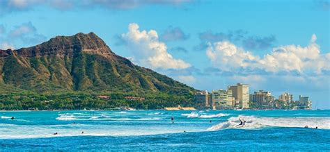 5 Best Surf Spots In Hawaii For Beginners